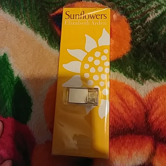 Elizabeth Arden | Other | Sunflowers 33 Oz Mini Romance | Poshmark